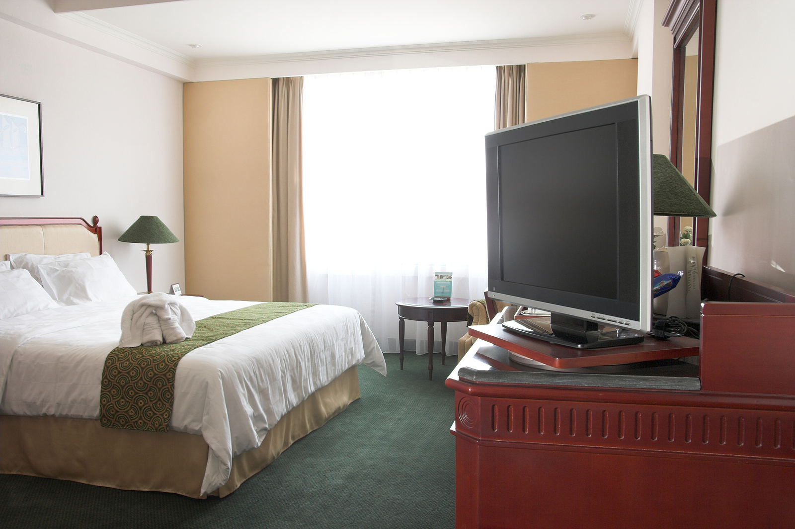 Factors Needed for a Great Hotel Room Entertainment System | SUN COMM ...